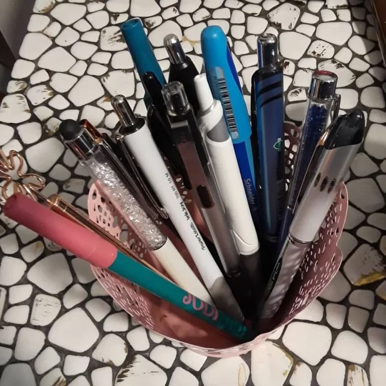 Pen Organization So Many Pens to Organize - Homeschooling on a Shoestring